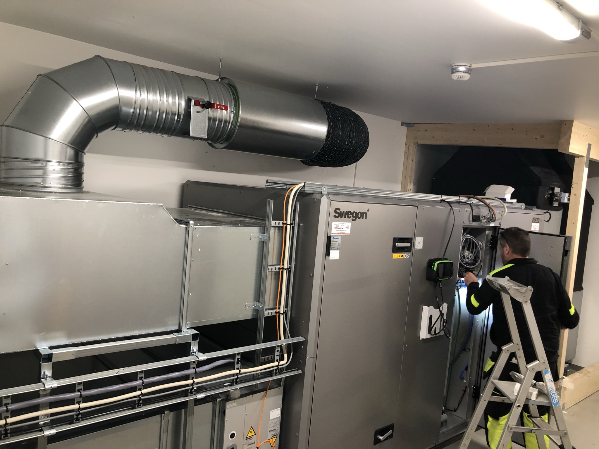 Balansert ventilasjonsanlegg til vaskehall, - Km Ventilasjon